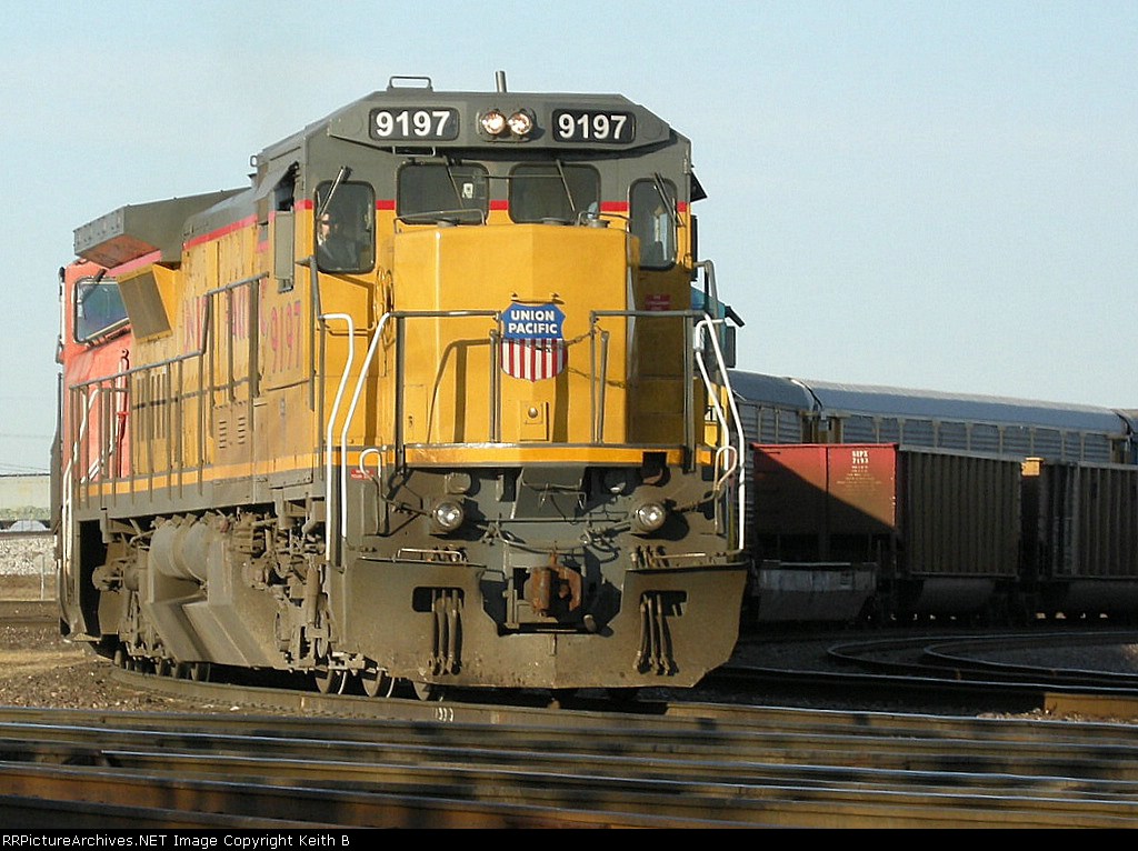 UP 9197 on UP QNPAS 28